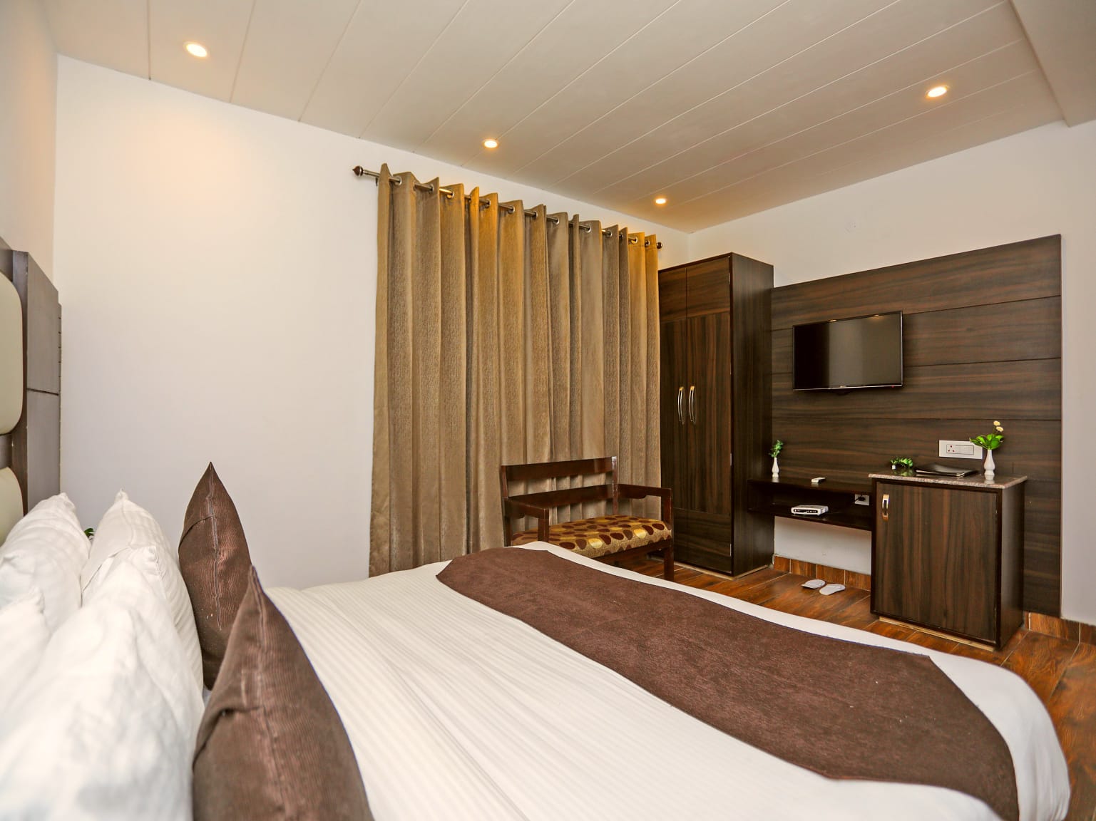 Mohan Palace – Naanak Hotels